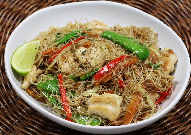 Chicken Pancit Bihon | Satyam's Kitchen